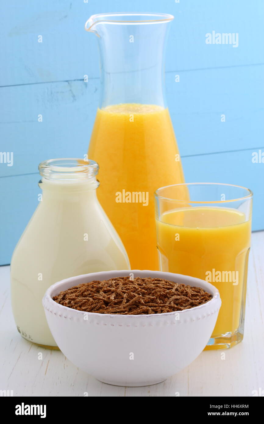 Healthy and delicious wheat bran cereal breakfast Stock Photo - Alamy