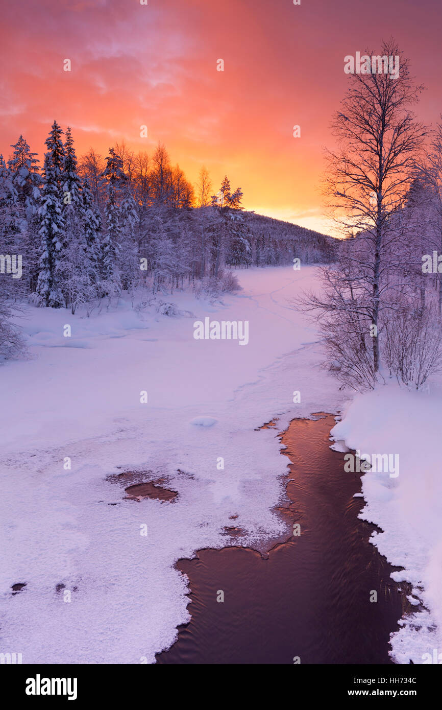 Sunrise winter frozen river dawn hi-res stock photography and images ...