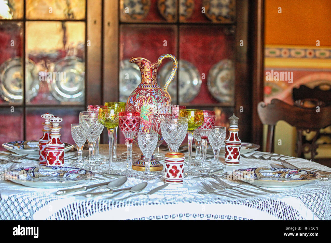 Antique glass cabinet hi-res stock photography and images - Alamy