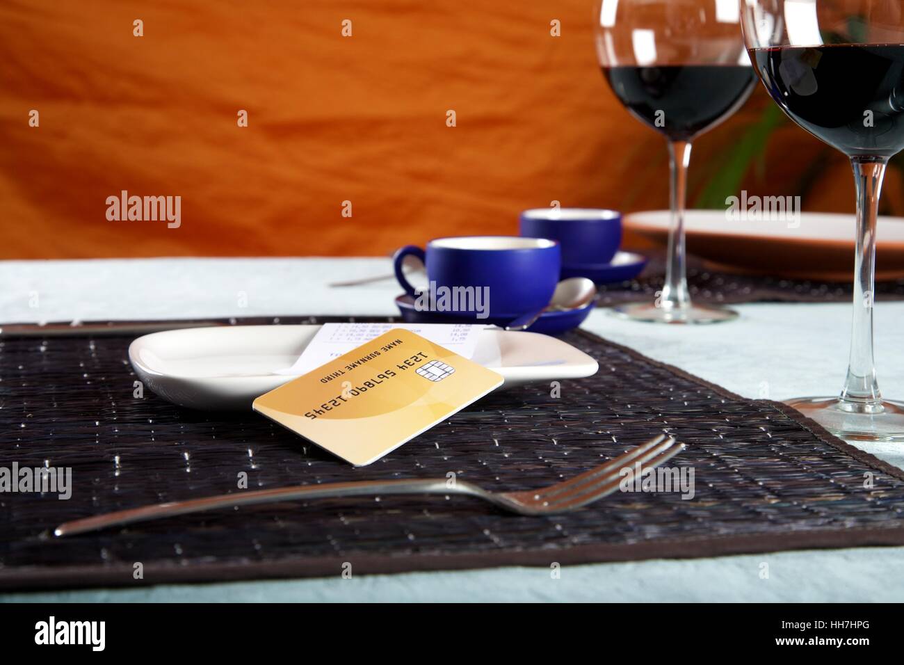 Waiting woman bill restaurant hi-res stock photography and images - Alamy