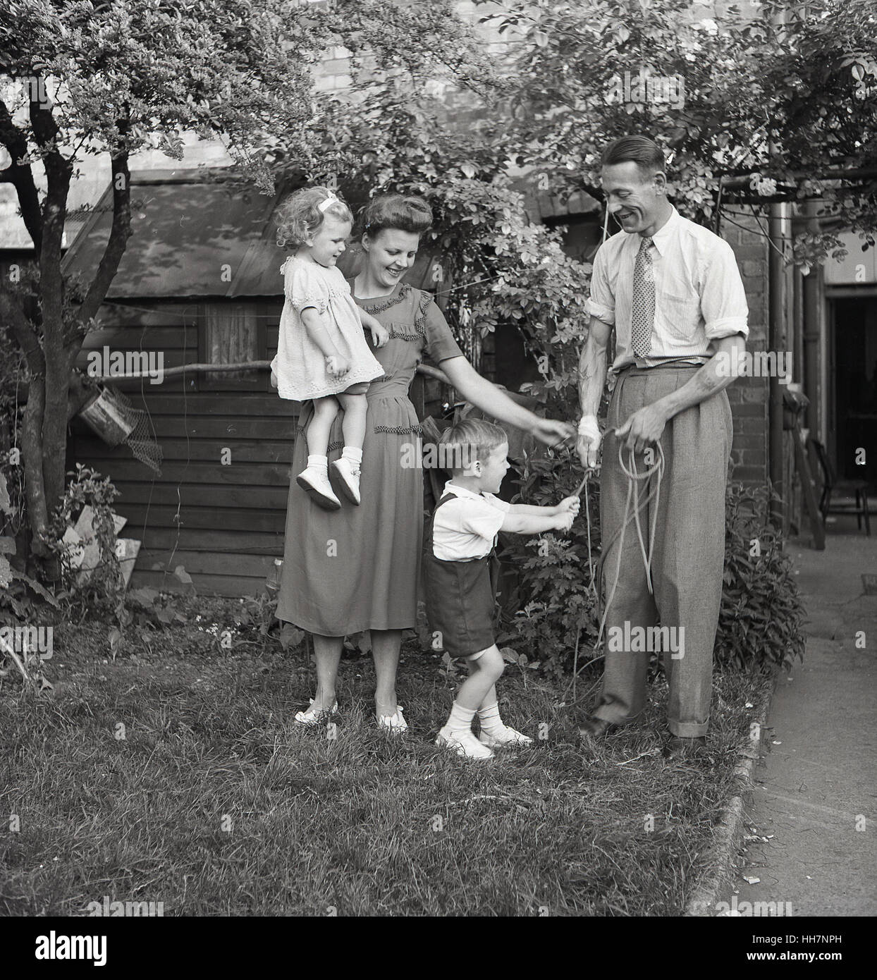 1930s family hi-res stock photography and images - Alamy