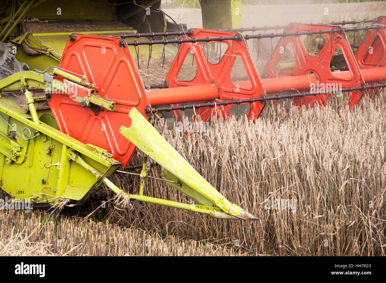 Combine harvesting crops Stock Photo - Alamy