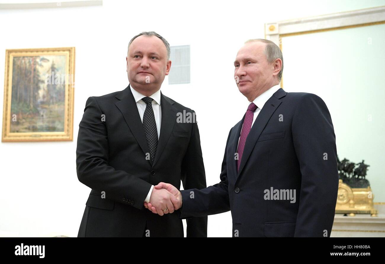 Russian President Vladimir Putin meets with Moldova President Igor ...