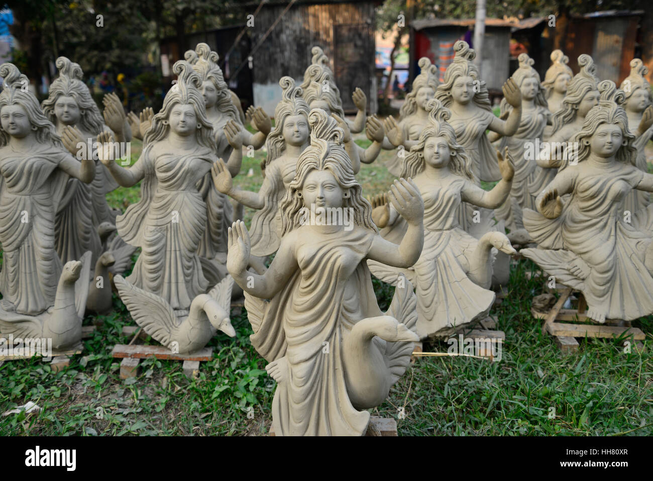 Dhaka, Bangladesh. 16th Jan, 2017. Clay Idols of Hindu goddess ...