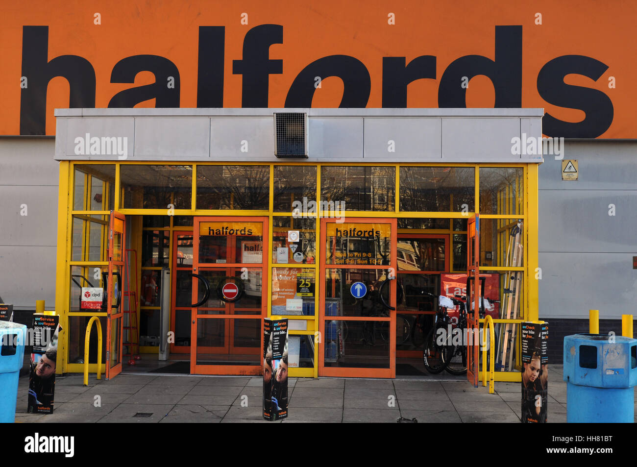 Halfords group plc hi-res stock photography and images - Alamy