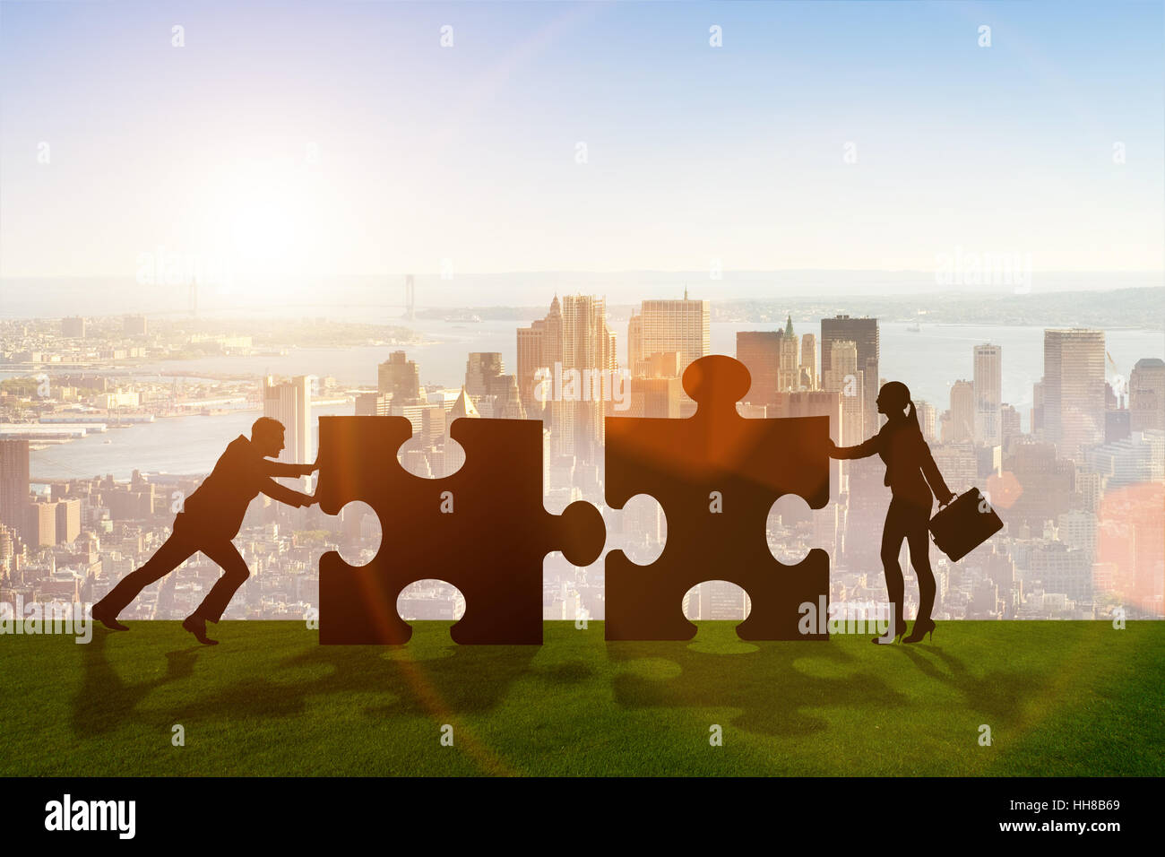 Business metaphor of teamwork with jigsaw puzzle Stock Photo - Alamy