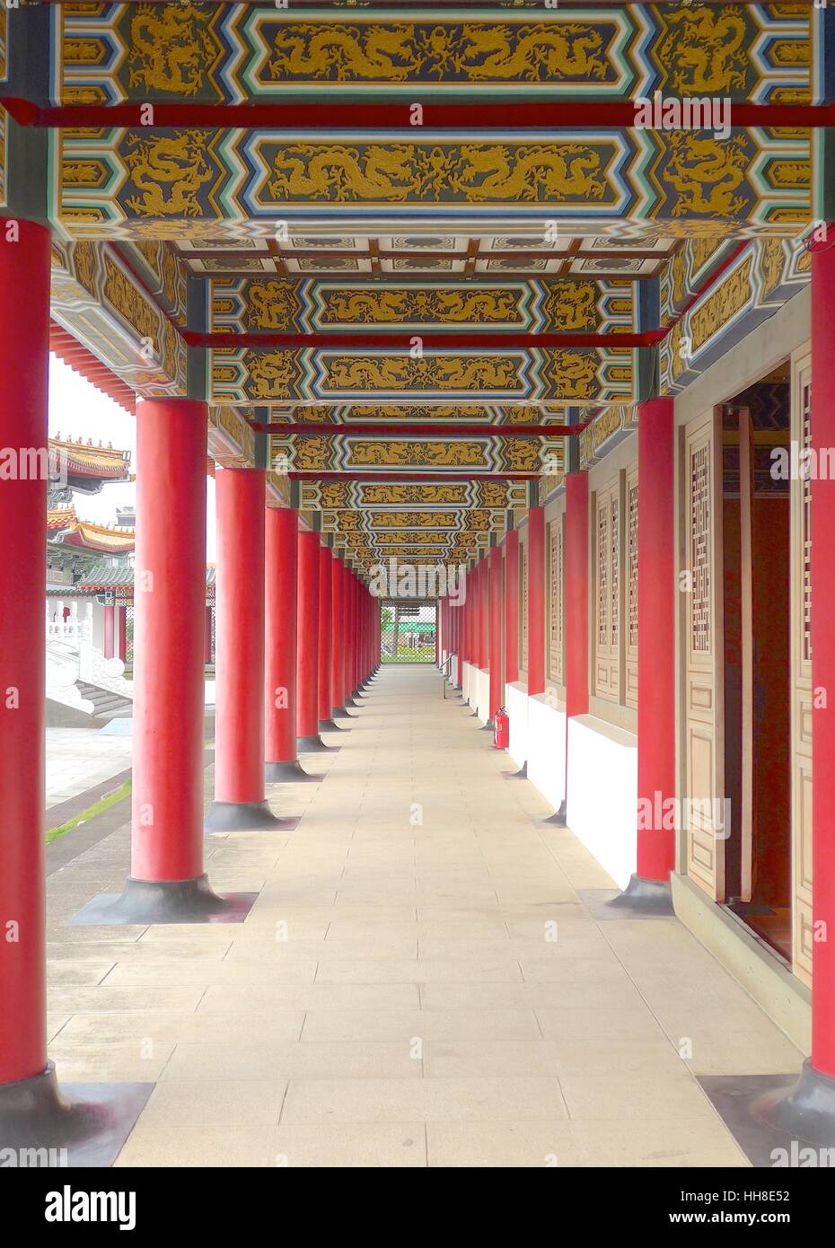 Columns in chinese temple hi-res stock photography and images - Alamy