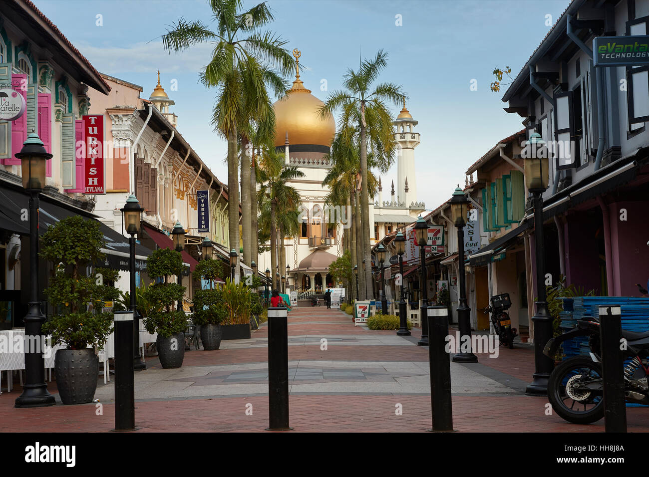 Early Morning Street Scene In Kampong Glam, Singapore Stock Photo - Alamy