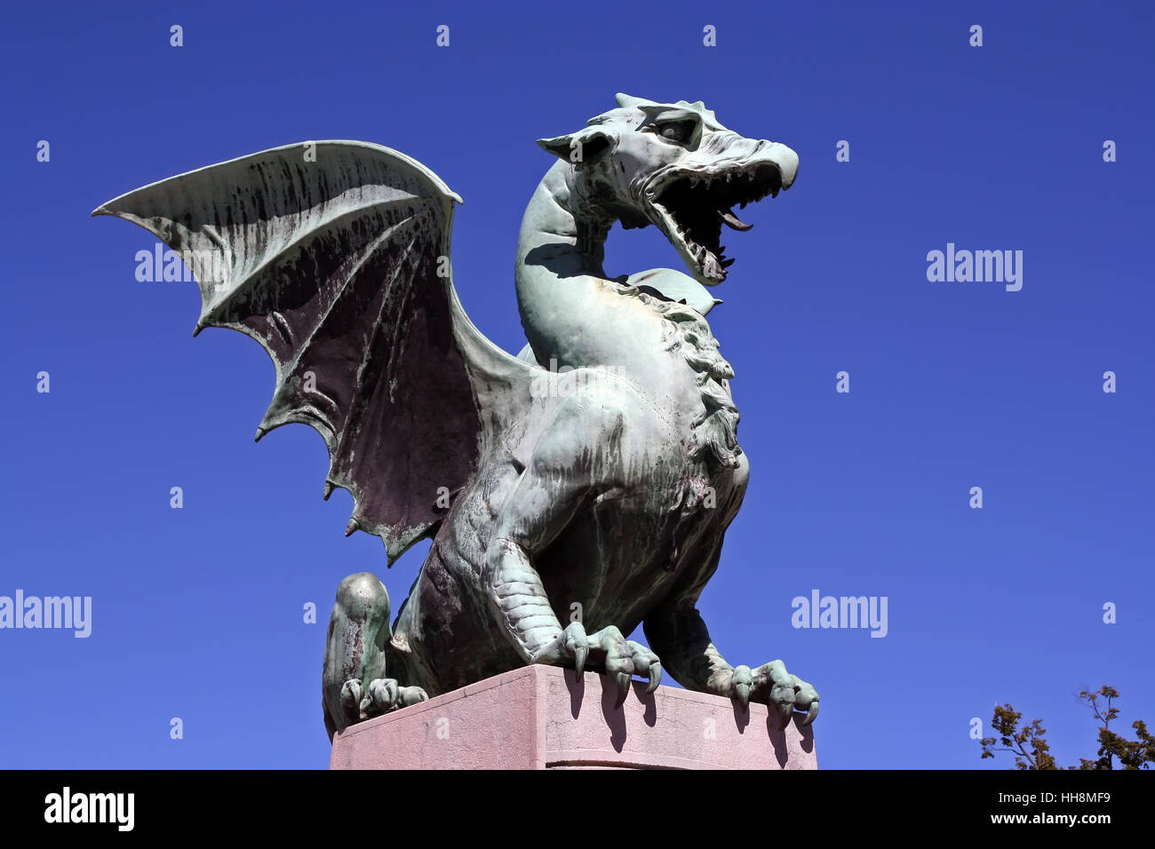 Stone made Dragon sculpture. Dragon statue Stock Photo - Alamy