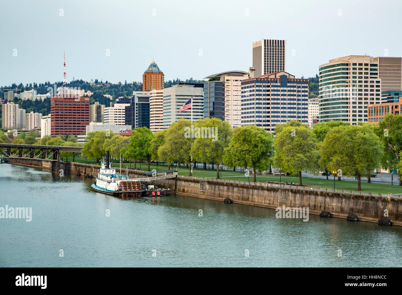 Skyline of Portland and Willamette River, Portland, Oregon USA Stock ...