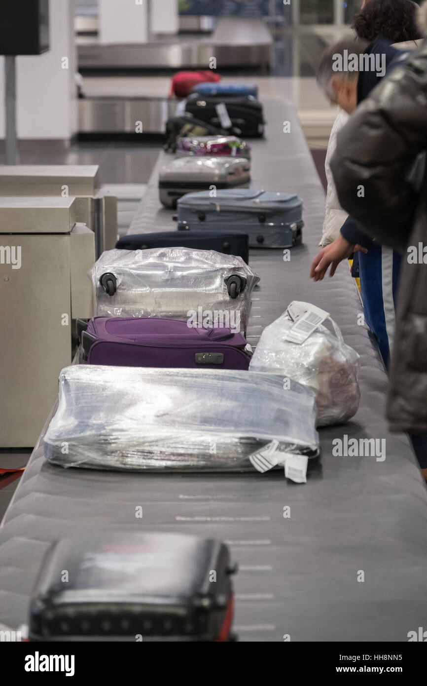 Bag carousel hi-res stock photography and images - Alamy