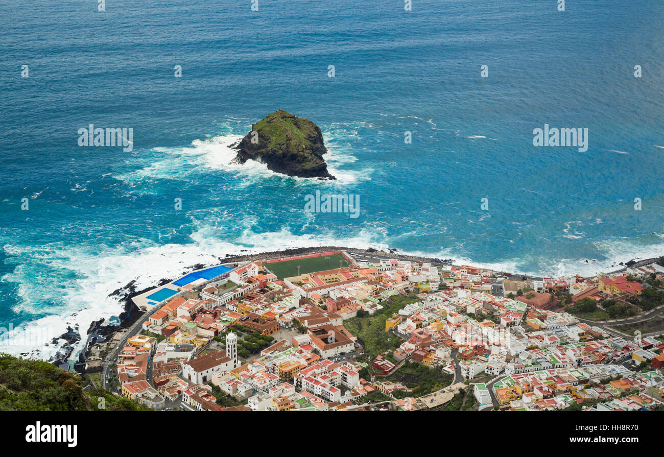 Looking down several hundred metres on the port and tourist resort of ...