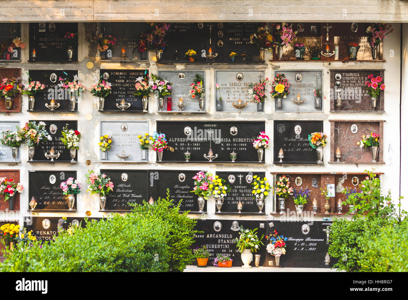 Italy grave wall hi-res stock photography and images - Alamy