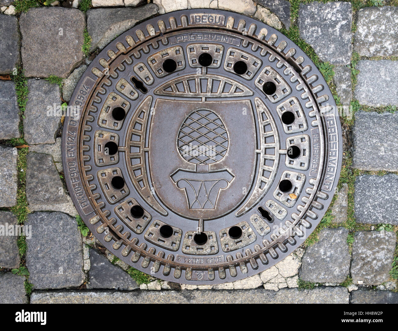 Cast iron manhole cover hi-res stock photography and images - Alamy