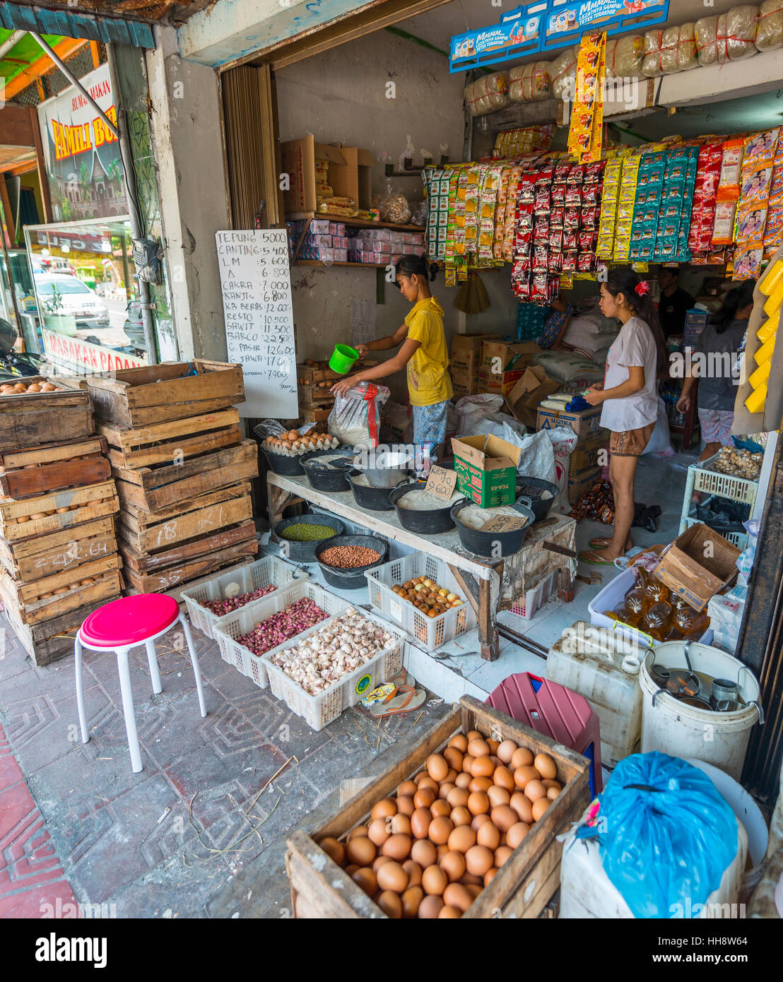 Convenience goods hi-res stock photography and images - Alamy