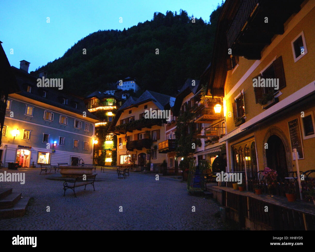 Hallstatt market square hi-res stock photography and images - Alamy