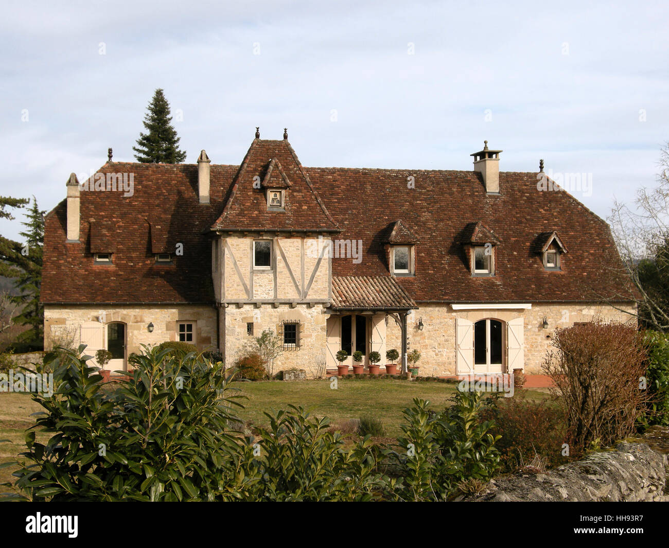 house, building, big, large, enormous, extreme, powerful, imposing ...