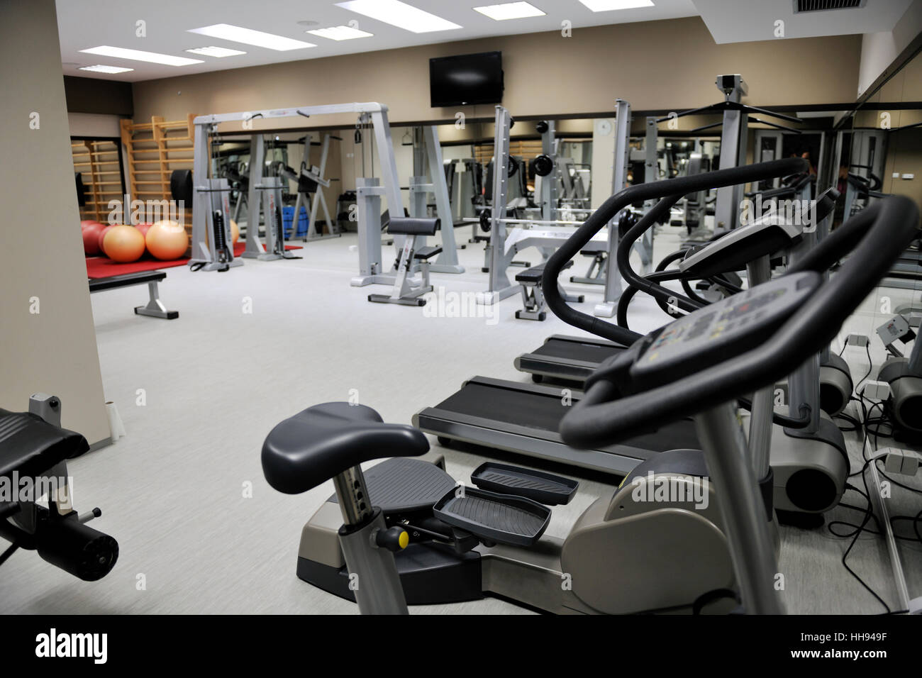 Tall athletic build hi-res stock photography and images - Alamy