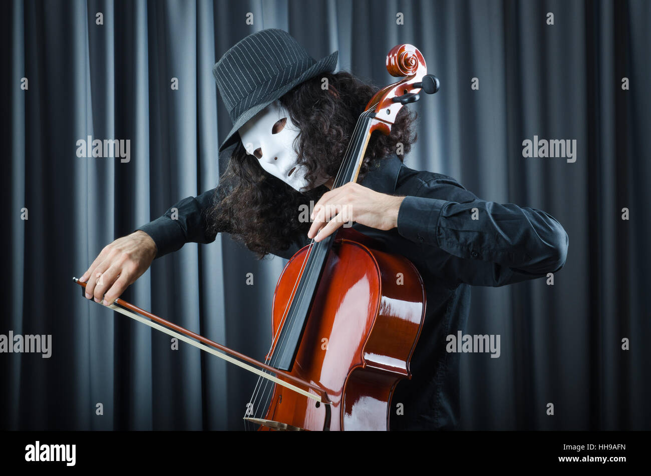 Man playing the cello Stock Photo - Alamy