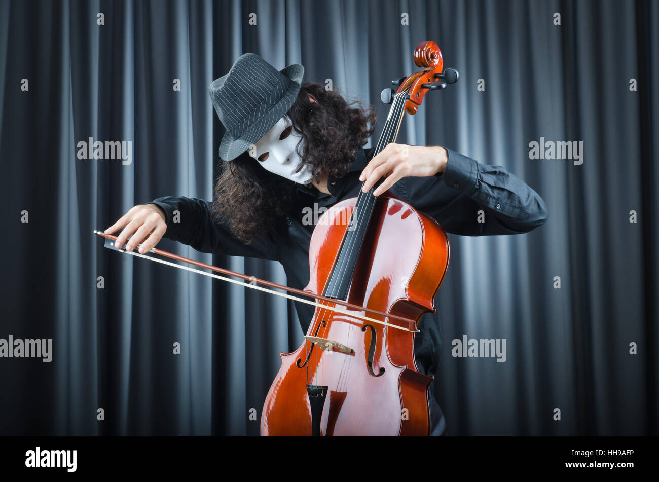 Man playing the cello Stock Photo - Alamy