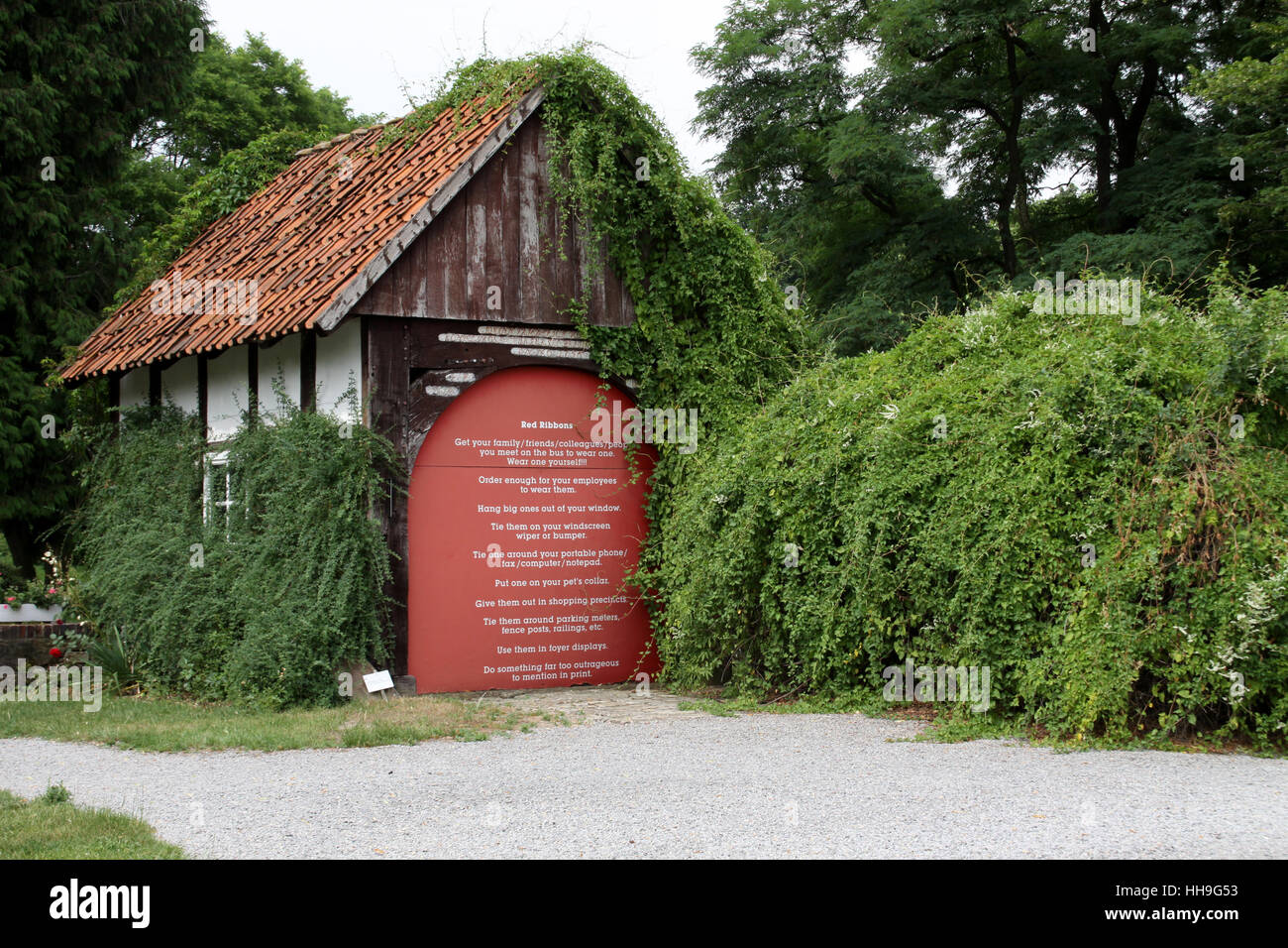 red ribbons schloss wendlinghausen Stock Photo - Alamy