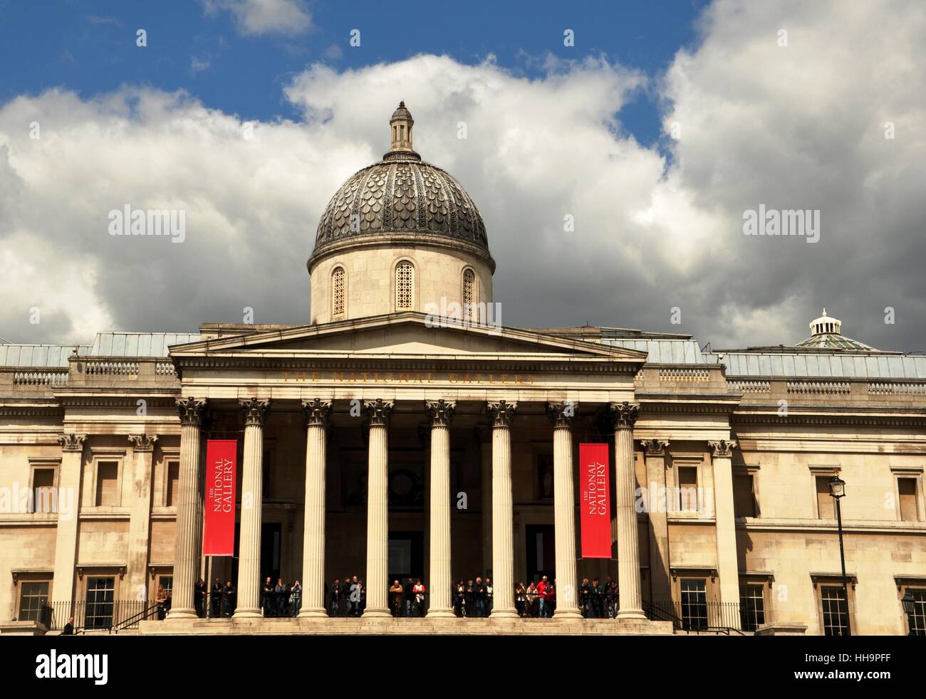 The national gallery london picture red hi-res stock photography and ...