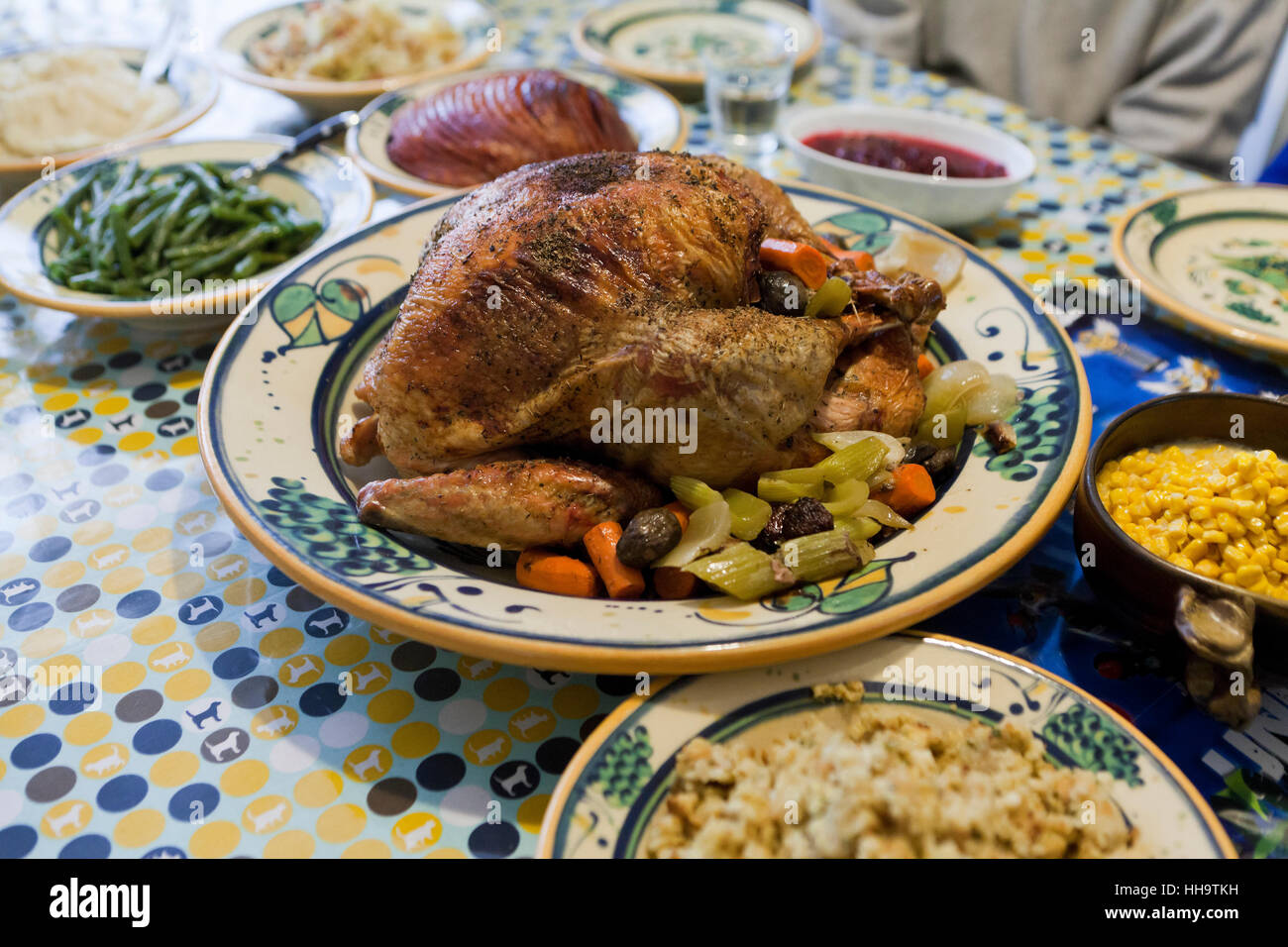 Whole table hi-res stock photography and images - Alamy