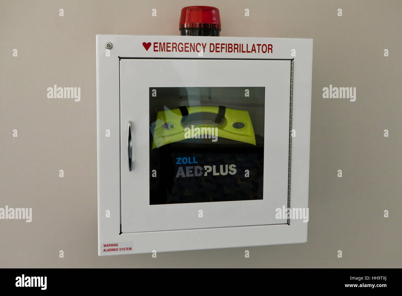 Defibrillator on wall hi-res stock photography and images - Alamy