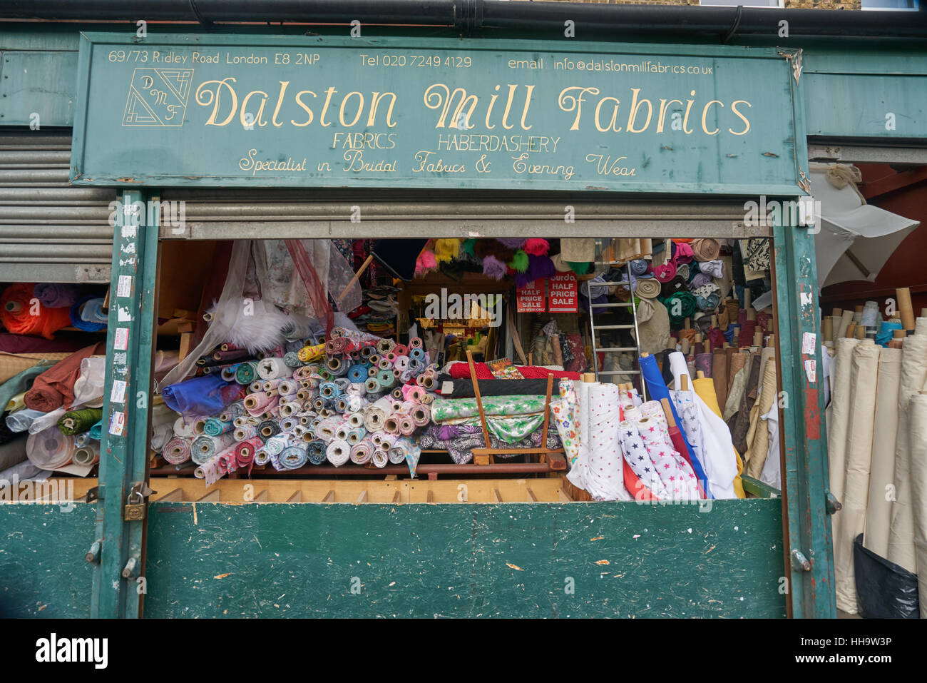 Ridley Road Market. Fabric Stall Stock Photo - Alamy