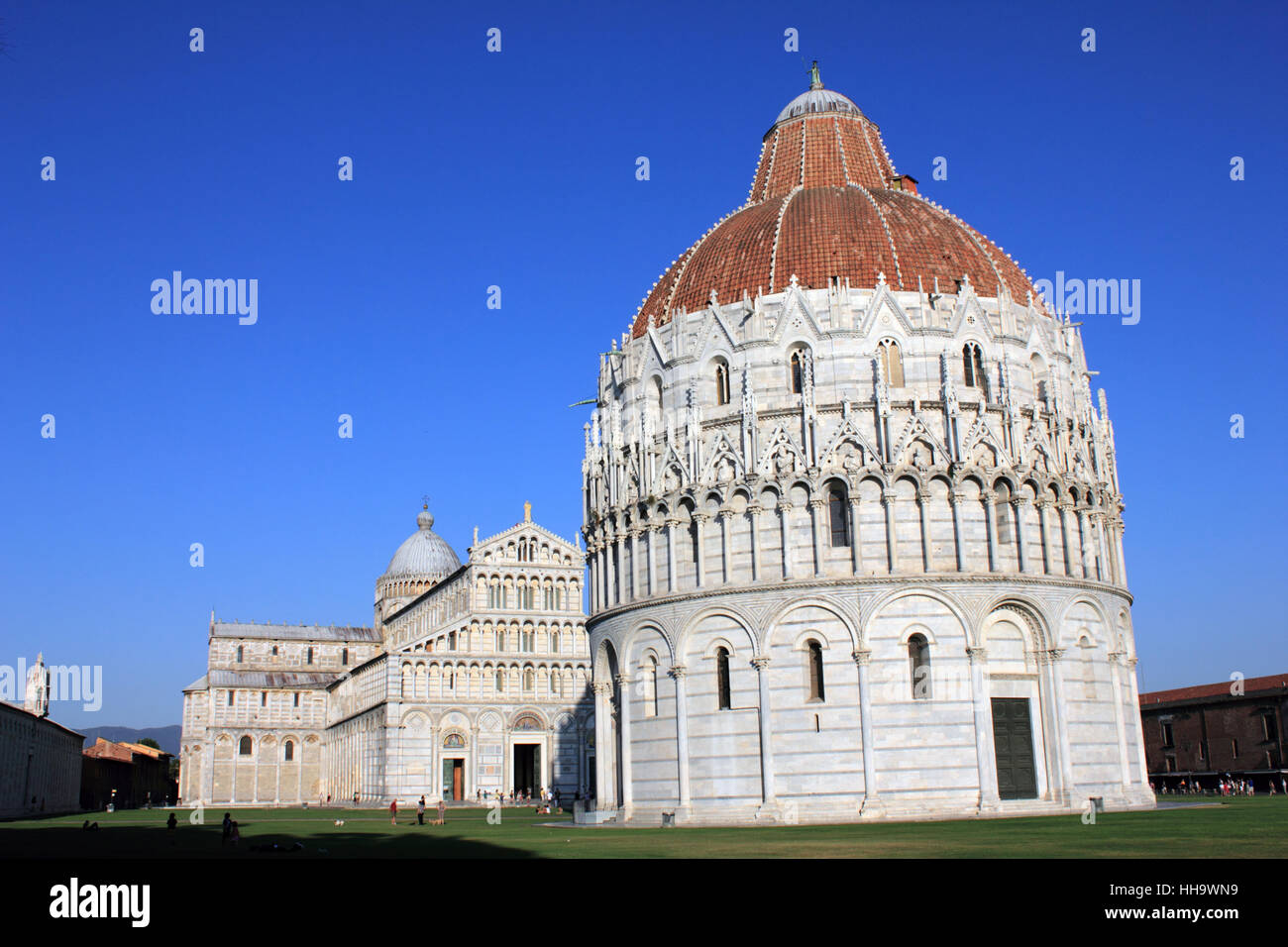cathedral of santa maria assunta and baptistery in pisa / italy Stock ...
