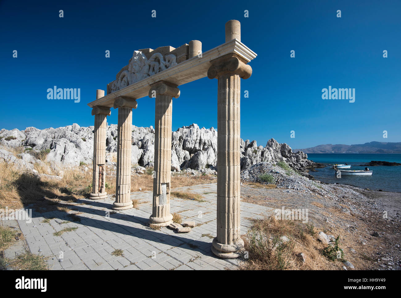 Crumbling column hi-res stock photography and images - Alamy