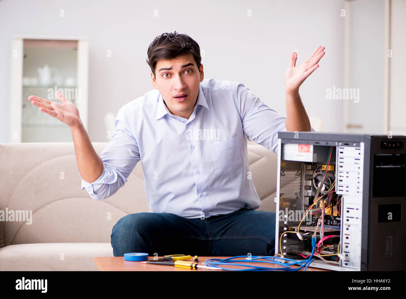Frustrated man with broken pc computer Stock Photo - Alamy