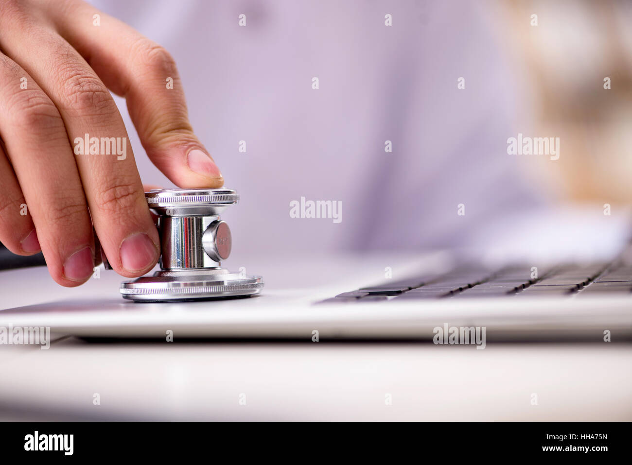 IT technician repairing broken laptop notebook computer Stock Photo - Alamy