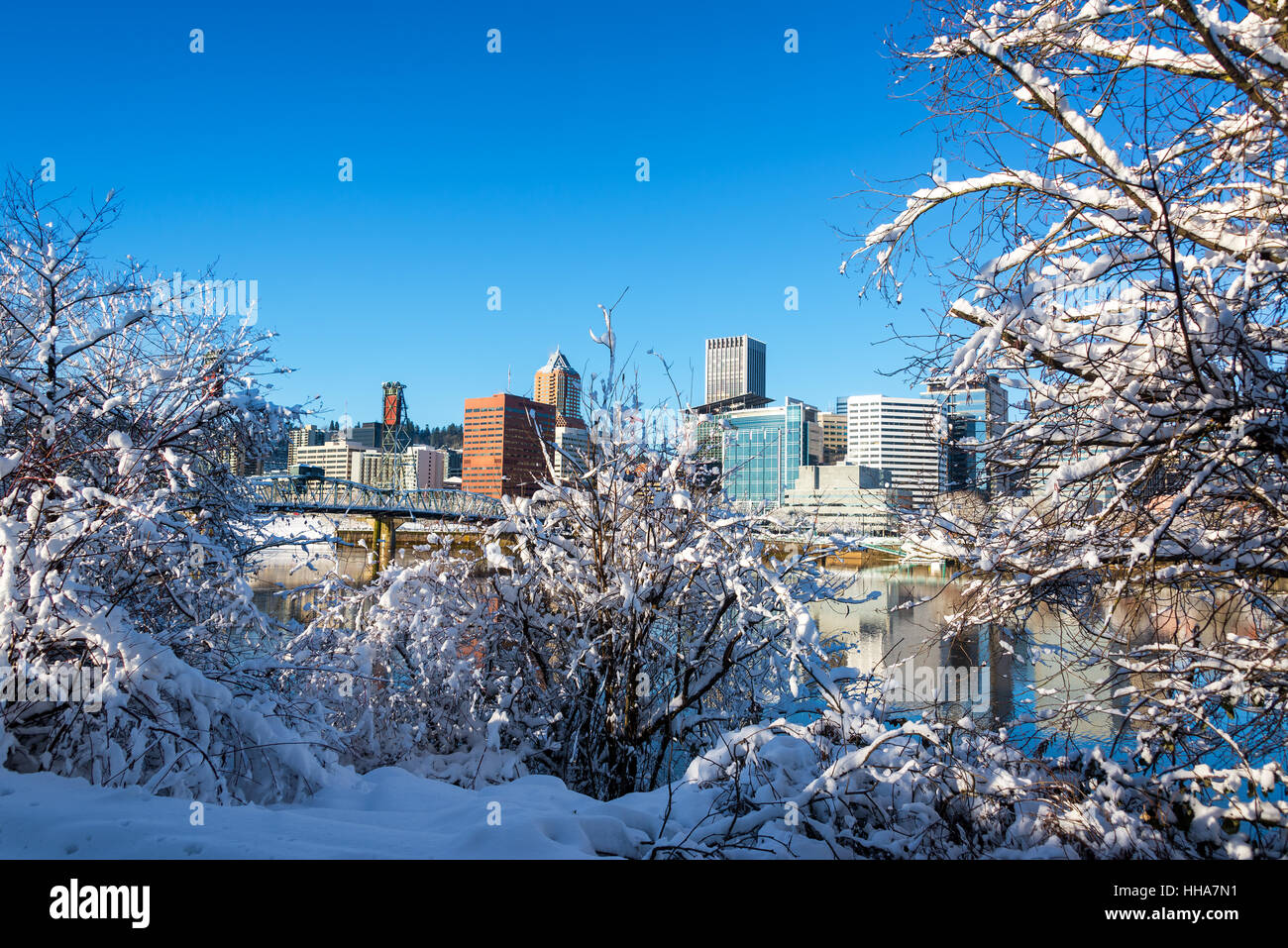 Portland waterfront snow hi-res stock photography and images - Alamy