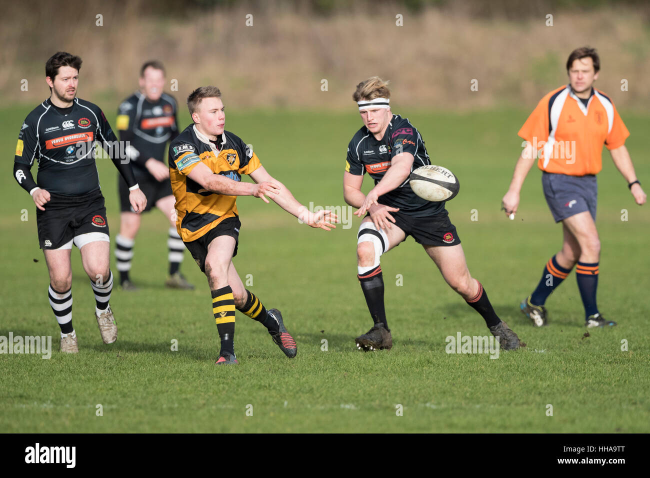 England rugby passing ball hi-res stock photography and images - Alamy