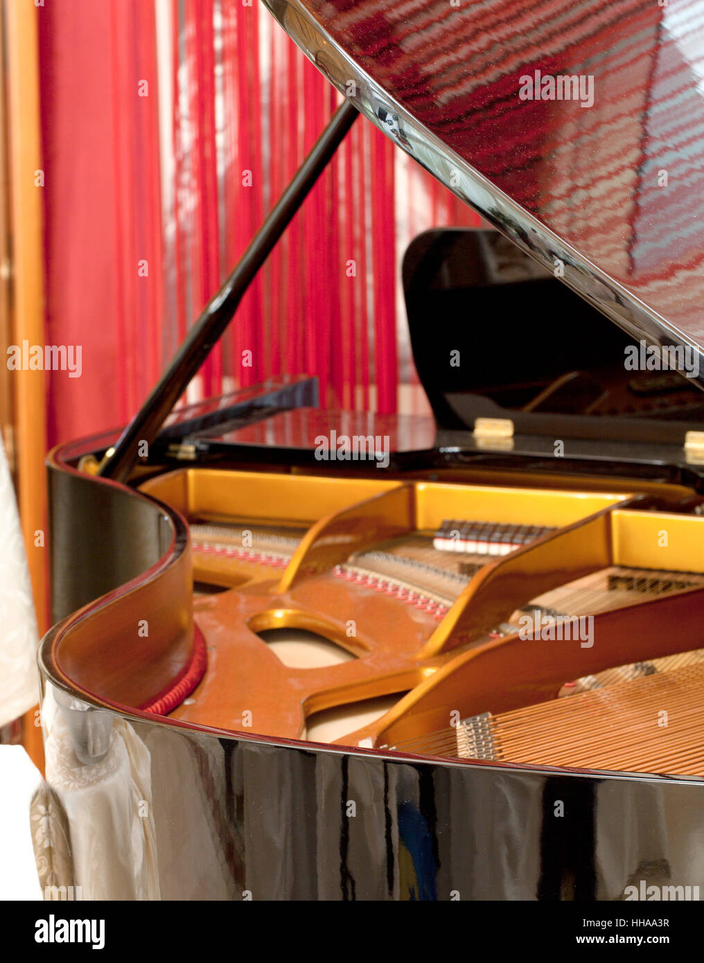 Acoustic scale hi-res stock photography and images - Alamy