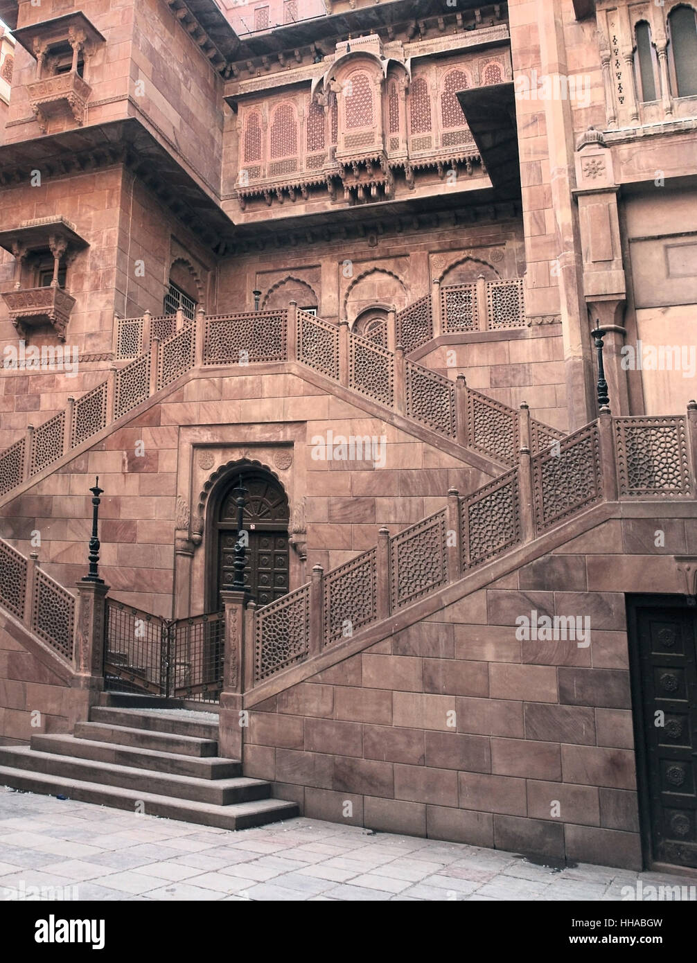 Gitterwerk eingang hi-res stock photography and images - Alamy