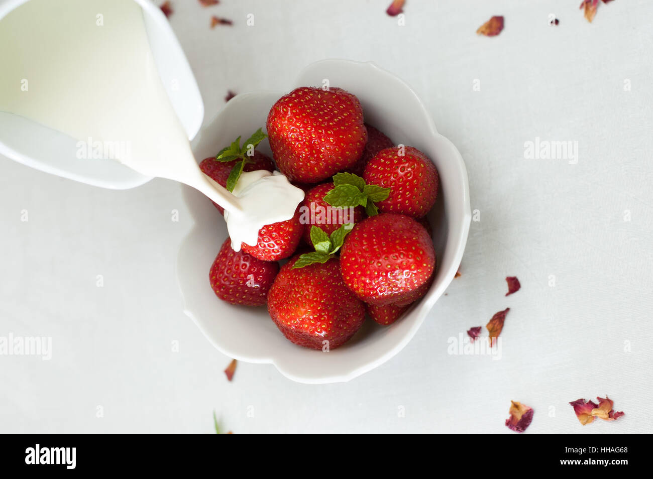 fruit, cream, pour, organic, creamy, dessert, strawberries, bowl ...