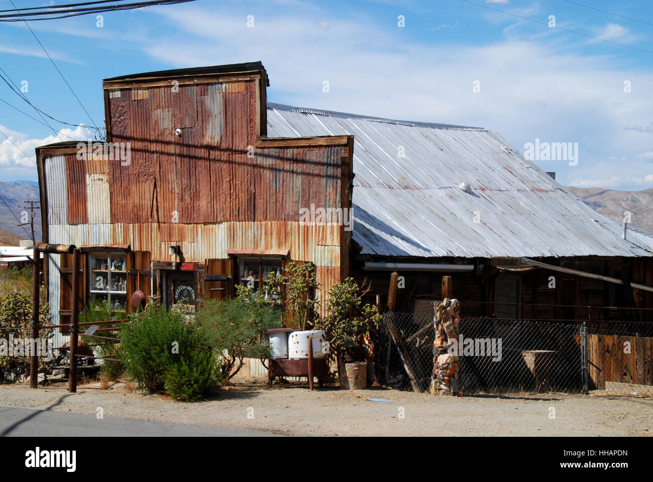 corrugated iron house Stock Photo - Alamy