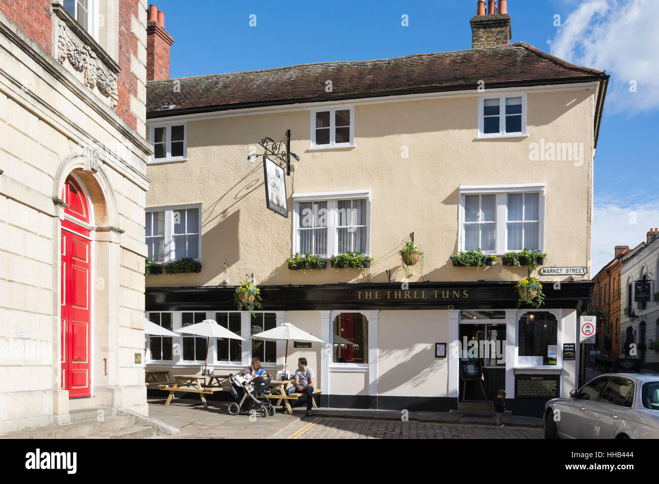 Three tuns pub hi-res stock photography and images - Alamy