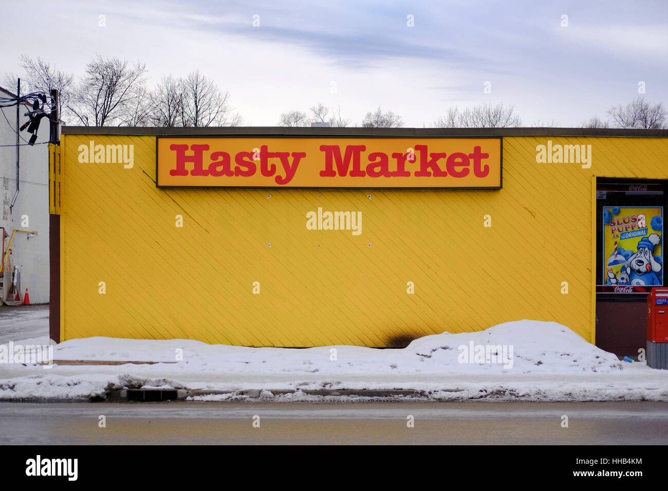 Convenience store exterior hi-res stock photography and images - Alamy