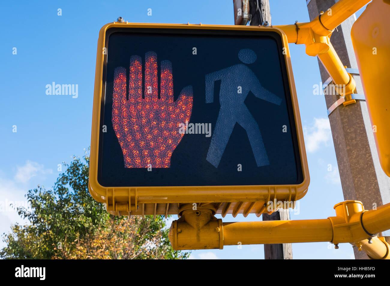 Pedestrian stop sign traffic light hi-res stock photography and images ...