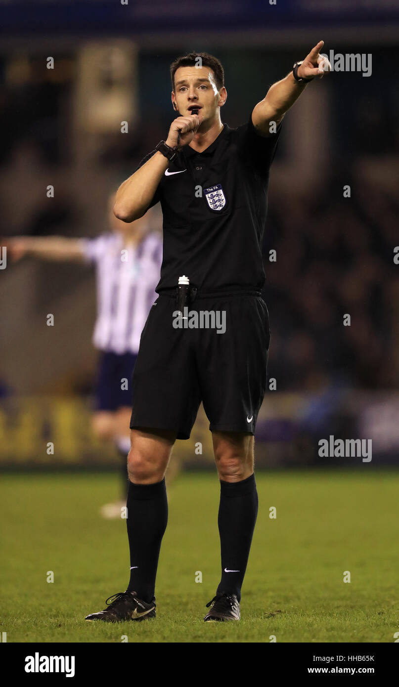 Match referee Andy Madley Stock Photo - Alamy