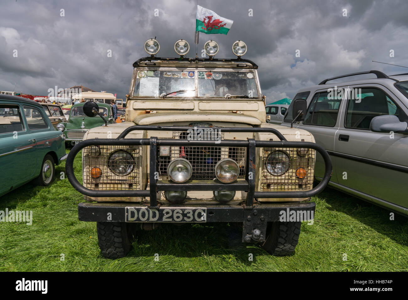 Split screen land rover series hi-res stock photography and images - Alamy
