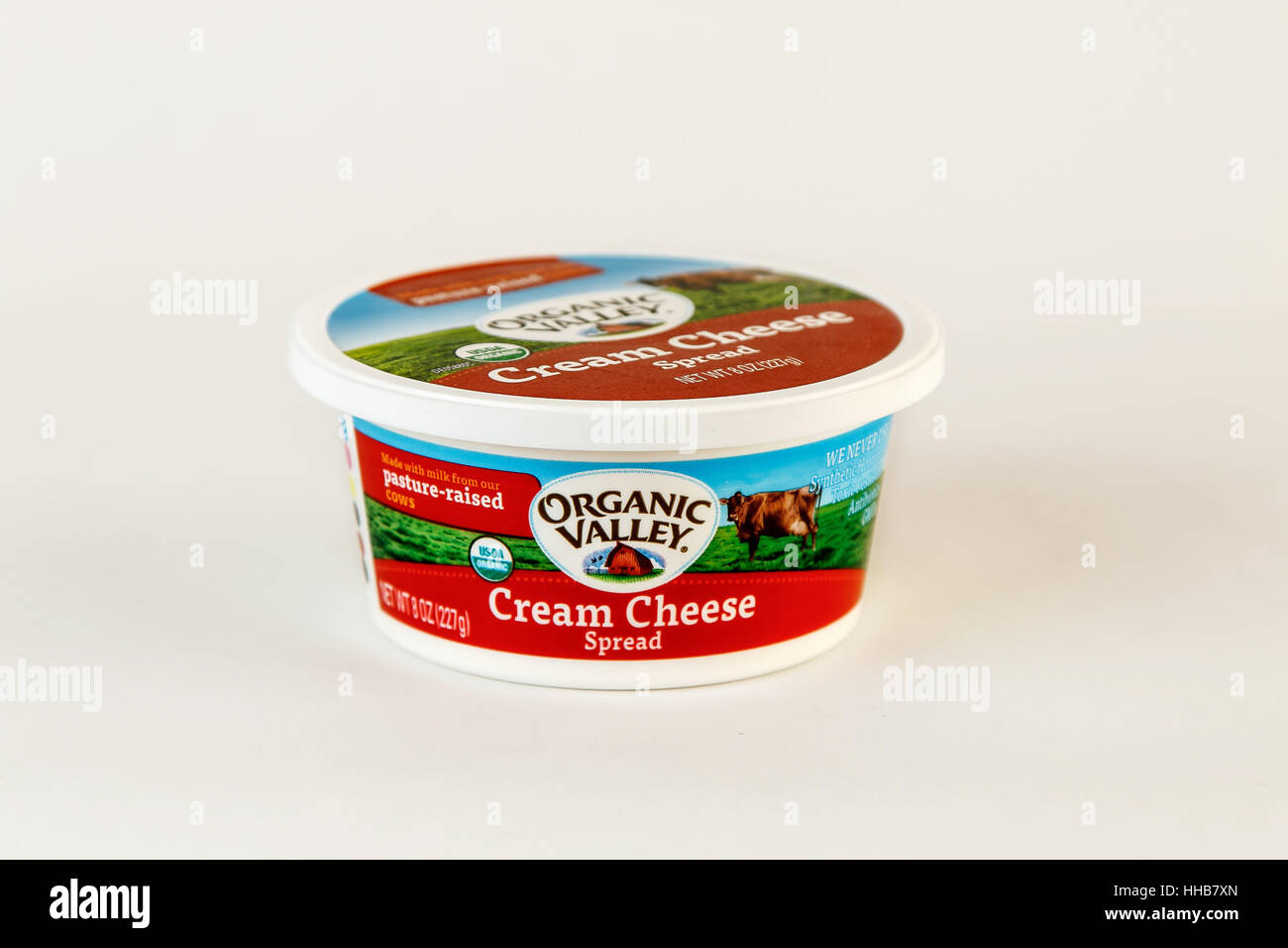 A small tub of cream cheese spread by Organic Valley Stock Photo - Alamy