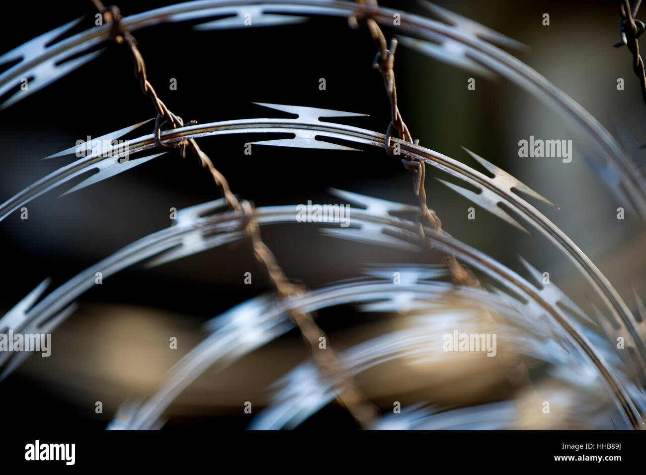 Razorwire hi-res stock photography and images - Alamy