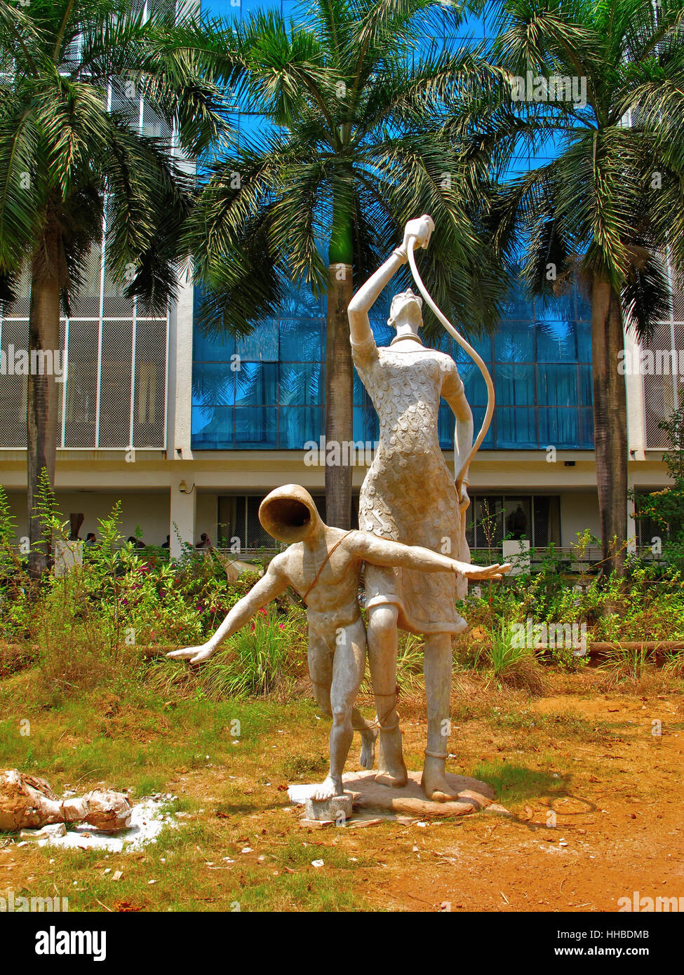 Faceless sculpture hi-res stock photography and images - Alamy