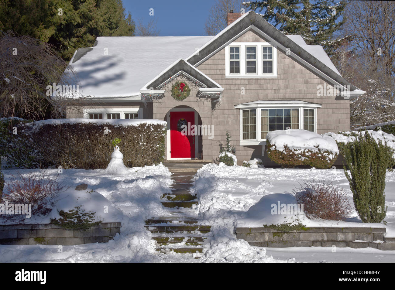 Snow house family hi-res stock photography and images - Alamy
