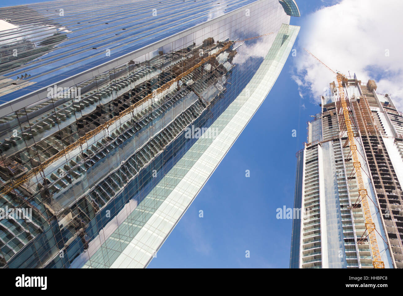 Construction skyscraper steel frame hi-res stock photography and images ...