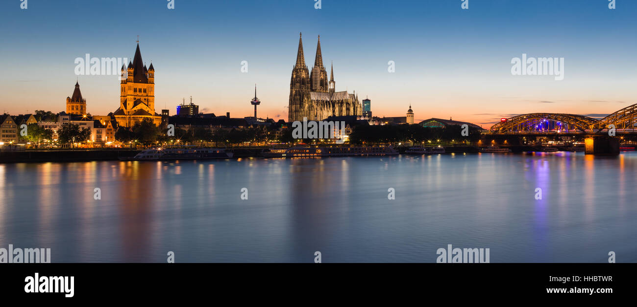 cologne skyline at night Stock Photo - Alamy